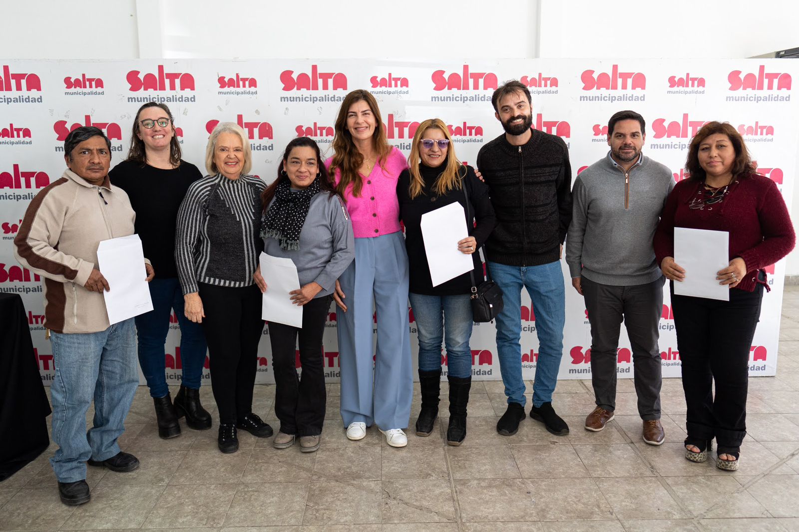 Bettina Romero Entregó Microcréditos Municipales A Emprendedores De La