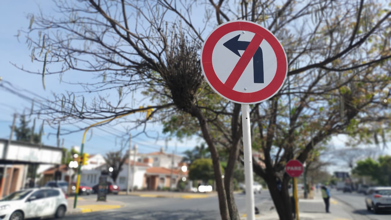 Se habilitó el cruce semaforizado de avenida Reyes Católicos y Los ...